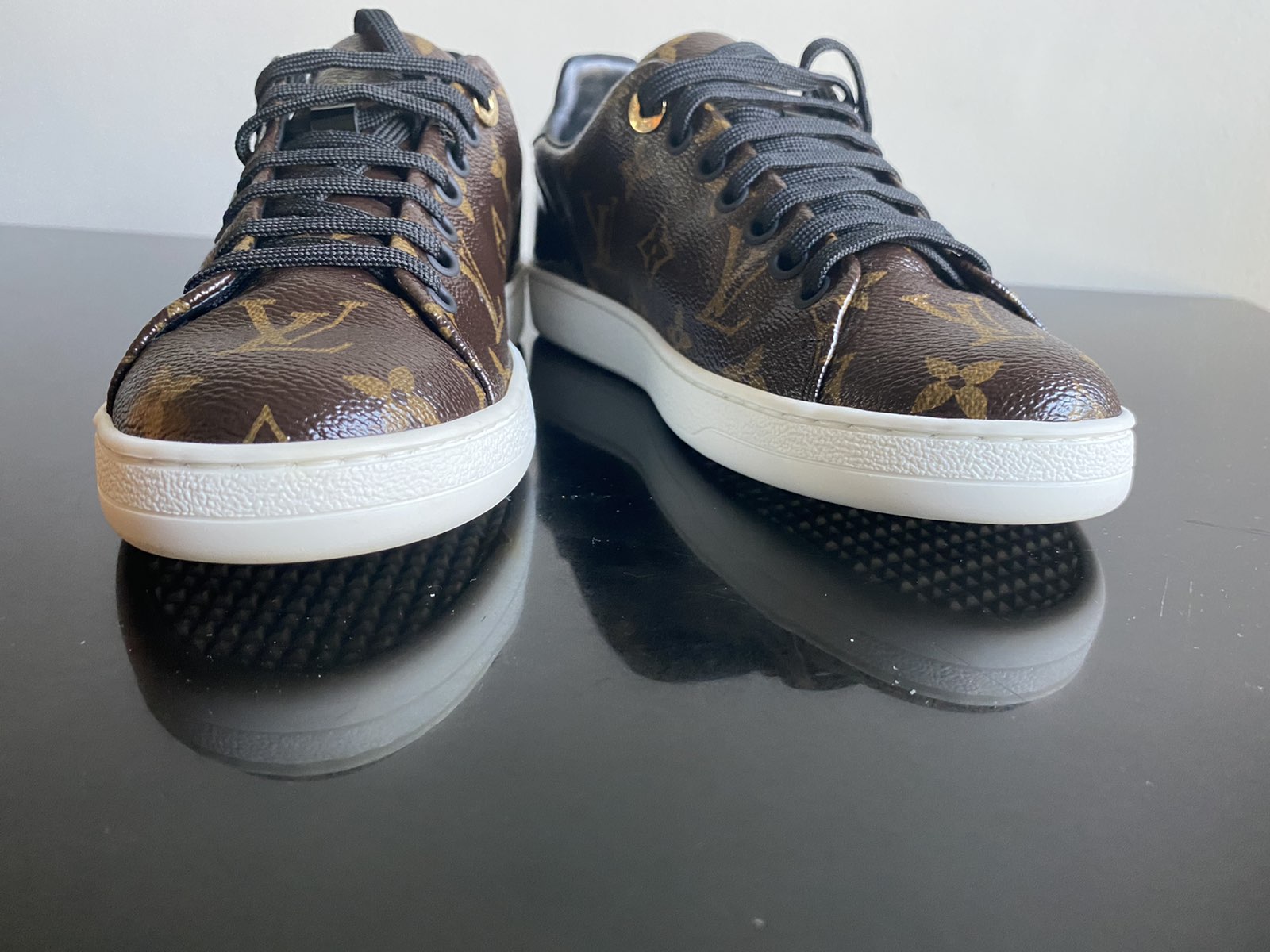 AUTHENTIC LOUIS VUITTON FRONT ROW SNEAKERS